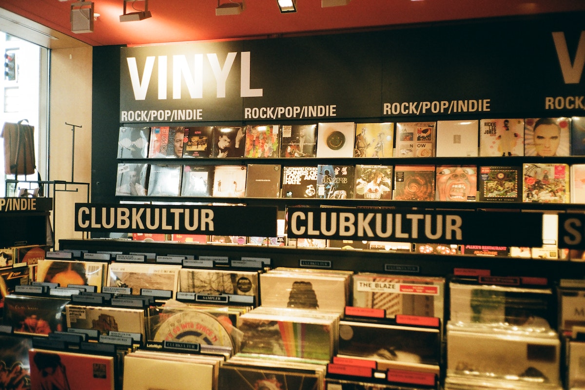 How to pack vinyl records for moving | Best Cross Country Movers